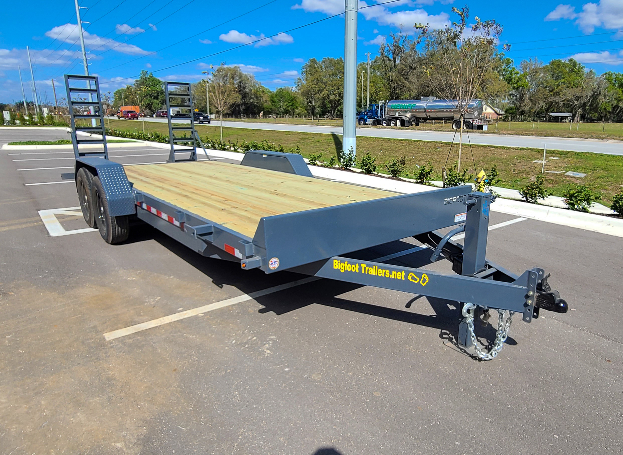 Top Rated 14K Equipment Trailers | Hauling Large & Heavy Items